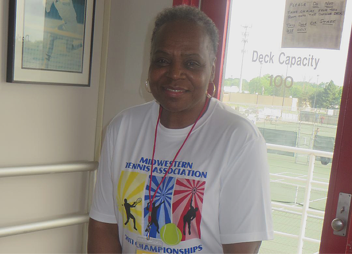 Paula Lewis Is Thanked By A Parent – Midwestern Tennis Association